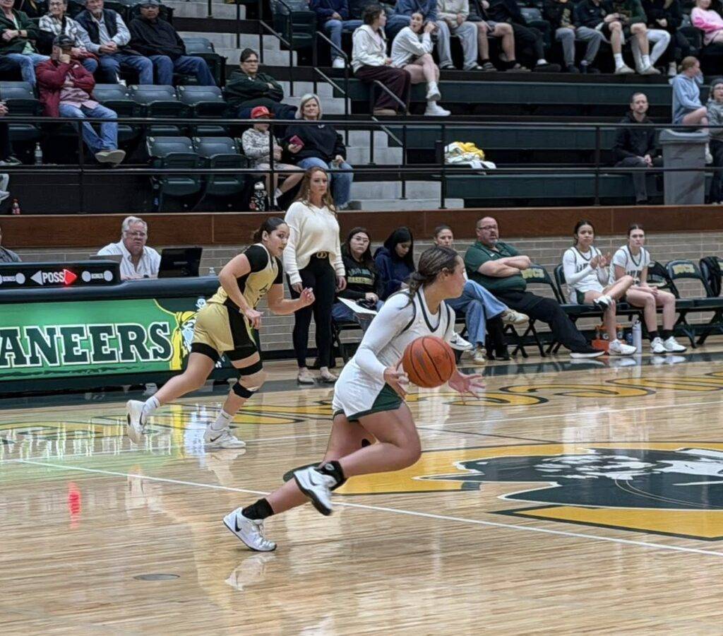 East Chambers Lady Bucs Basketball - The Seabreeze Beacon